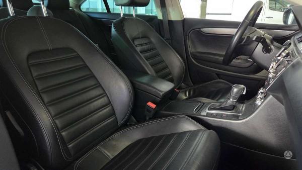 White Volkswagen CC / Passat CC 2012 in Kaunas, with an engine capacity of 1.39 L and mileage of 299 thousand km for 5200 €, photo 7 on AUTOMOTO.COM.LV