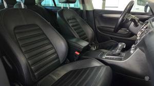 White Volkswagen CC / Passat CC 2012 in Kaunas, with an engine capacity of 1.39 L and mileage of 299 thousand km for 5200 €, photo 8 on AUTOMOTO.COM.LV