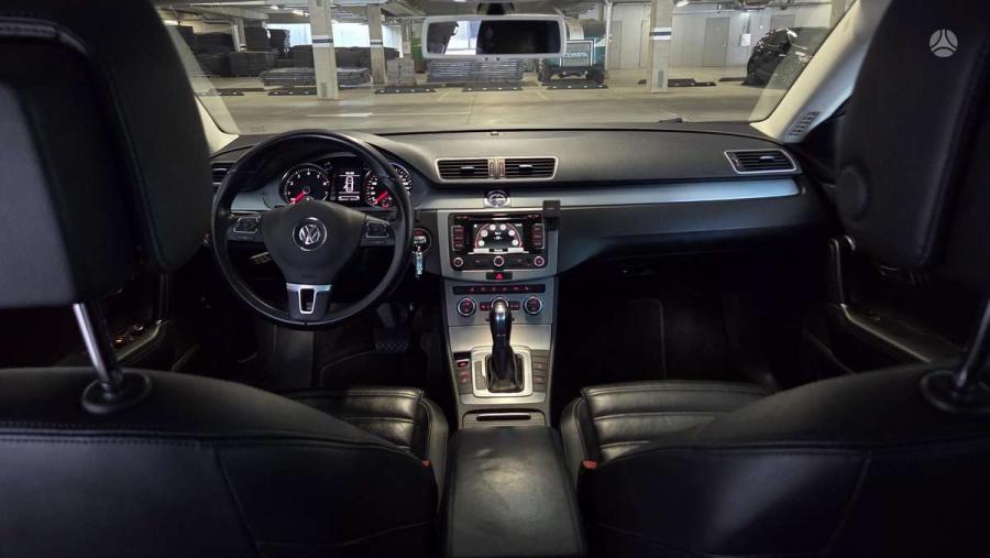 White Volkswagen CC / Passat CC 2012 in Kaunas, with an engine capacity of 1.39 L and mileage of 299 thousand km for 5200 €, photo 9 on AUTOMOTO.COM.LV