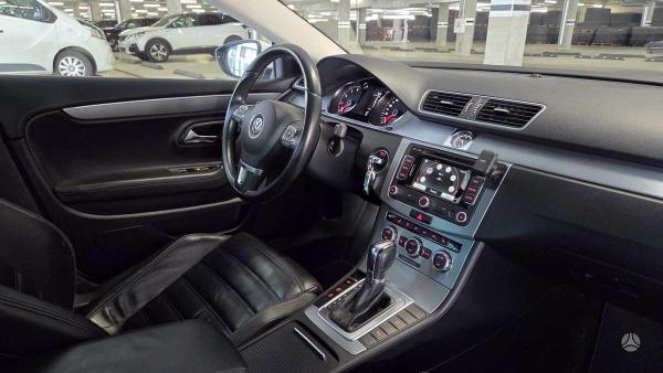 White Volkswagen CC / Passat CC 2012 in Kaunas, with an engine capacity of 1.39 L and mileage of 299 thousand km for 5200 €, photo 9 on AUTOMOTO.COM.LV
