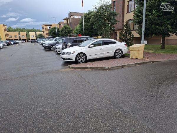 White Volkswagen CC / Passat CC 2013 in Vilnius, with an engine capacity of 2.00 L and mileage of 169 thousand km for 5600 €, photo 8 on AUTOMOTO.COM.LV