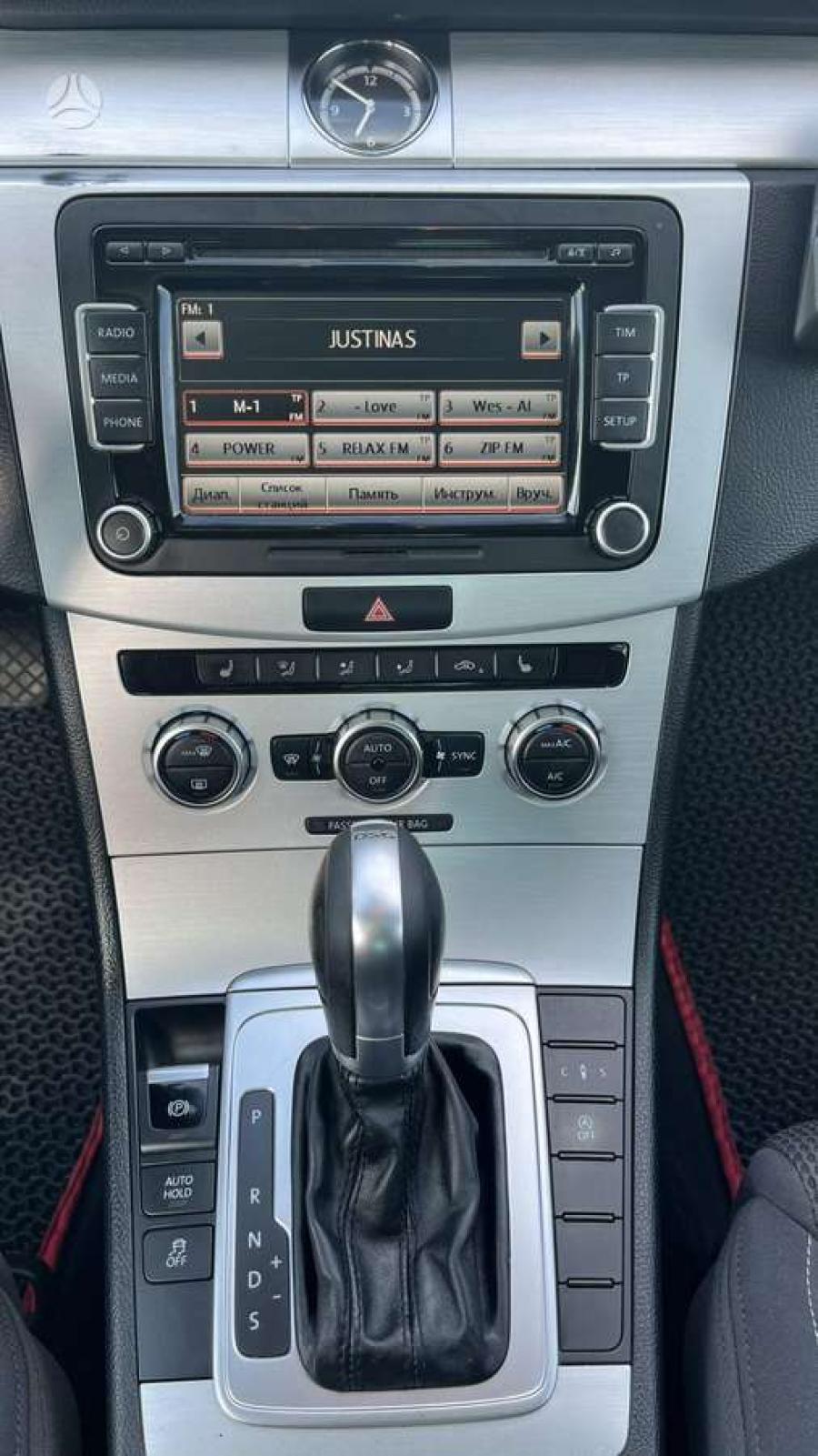 White Volkswagen CC / Passat CC 2014 in Siauliai, with an engine capacity of 1.97 L and mileage of 253 thousand km for 7400 €, photo 11 on AUTOMOTO.COM.LV