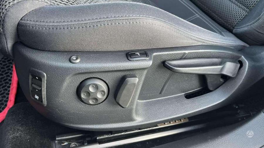 White Volkswagen CC / Passat CC 2014 in Siauliai, with an engine capacity of 1.97 L and mileage of 253 thousand km for 7400 €, photo 13 on AUTOMOTO.COM.LV