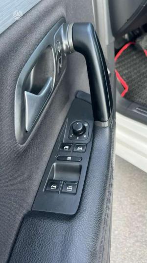 White Volkswagen CC / Passat CC 2014 in Siauliai, with an engine capacity of 1.97 L and mileage of 253 thousand km for 7400 €, photo 14 on AUTOMOTO.COM.LV