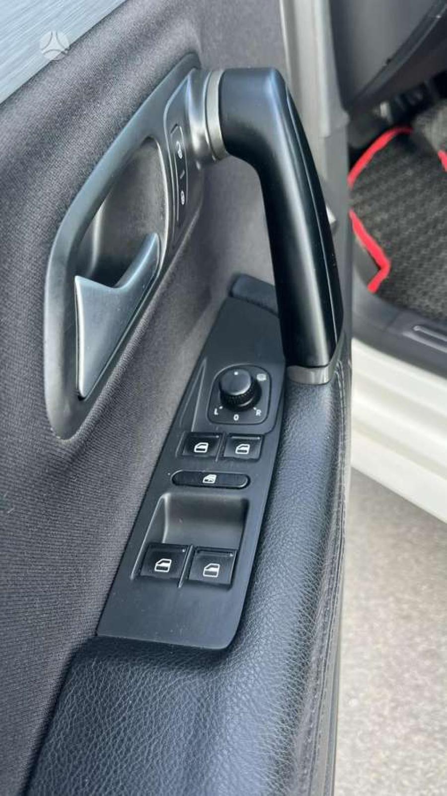 White Volkswagen CC / Passat CC 2014 in Siauliai, with an engine capacity of 1.97 L and mileage of 253 thousand km for 7400 €, photo 14 on AUTOMOTO.COM.LV