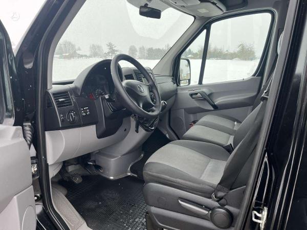 Black Volkswagen Crafter 2016 in Marijampole, with an engine capacity of 2.00 L and mileage of 267 thousand km for 16500 €, photo 9 on AUTOMOTO.COM.LV