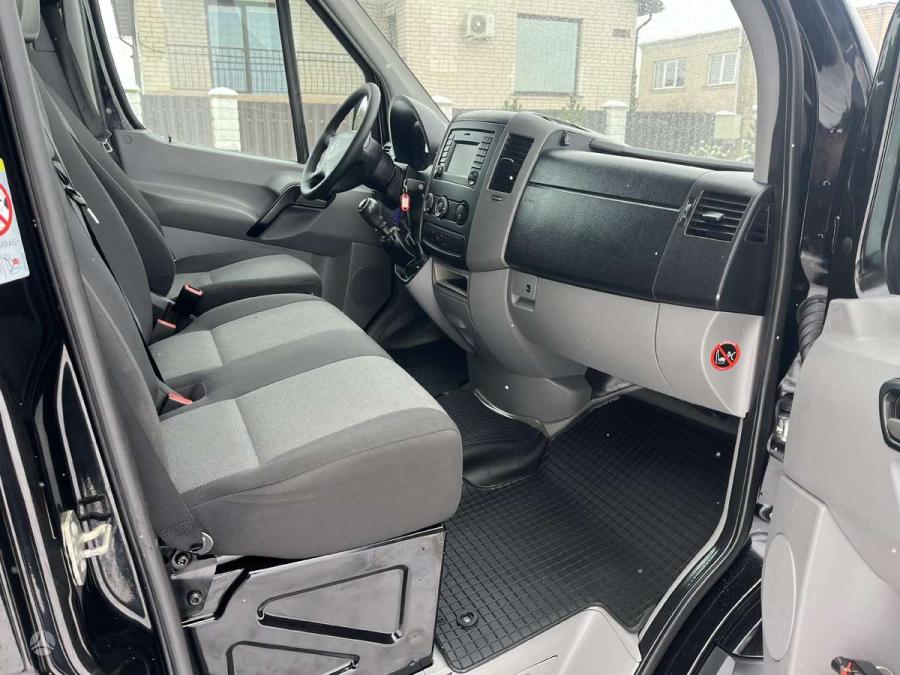 Black Volkswagen Crafter 2016 in Marijampole, with an engine capacity of 2.00 L and mileage of 267 thousand km for 16500 €, photo 11 on AUTOMOTO.COM.LV