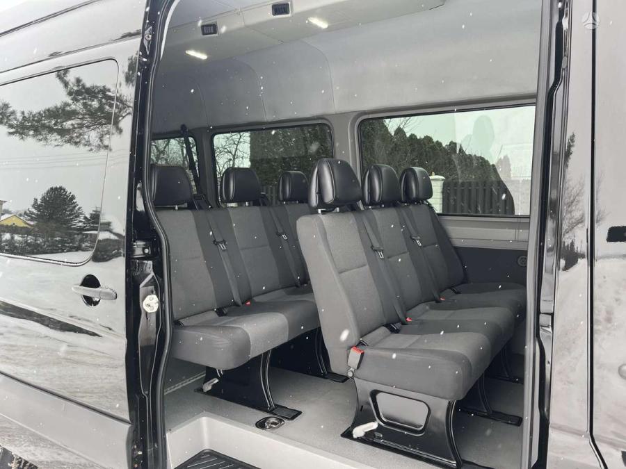 Black Volkswagen Crafter 2016 in Marijampole, with an engine capacity of 2.00 L and mileage of 267 thousand km for 16500 €, photo 12 on AUTOMOTO.COM.LV