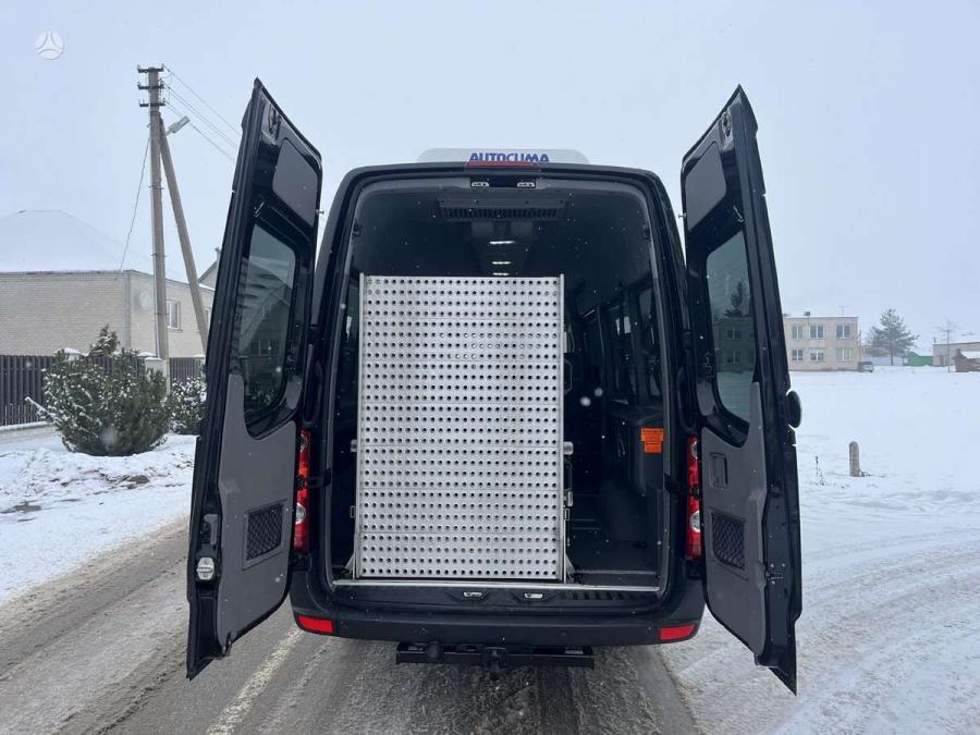 Black Volkswagen Crafter 2016 in Marijampole, with an engine capacity of 2.00 L and mileage of 267 thousand km for 16500 €, photo 15 on AUTOMOTO.COM.LV