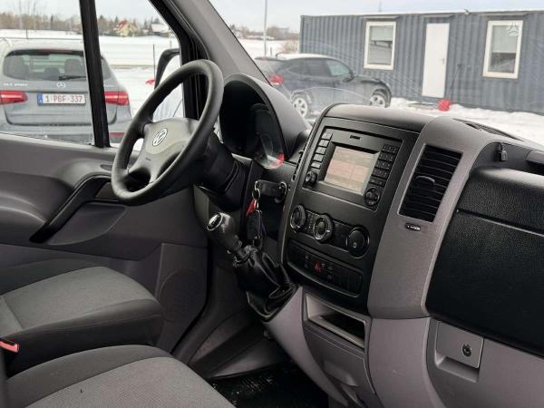 Black Volkswagen Crafter 2016 in Marijampole, with an engine capacity of 1.97 L and mileage of 268 thousand km for 16700 €, photo 17 on AUTOMOTO.COM.LV