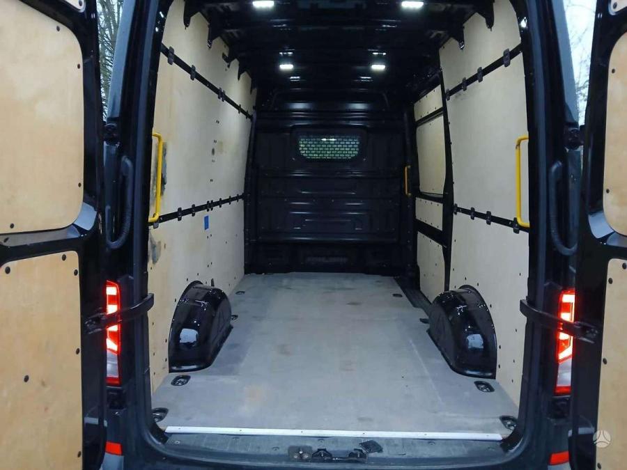 Black Volkswagen Crafter 2019 in Jonava, with an engine capacity of 2.00 L and mileage of 239 thousand km for 17500 €, photo 7 on AUTOMOTO.COM.LV