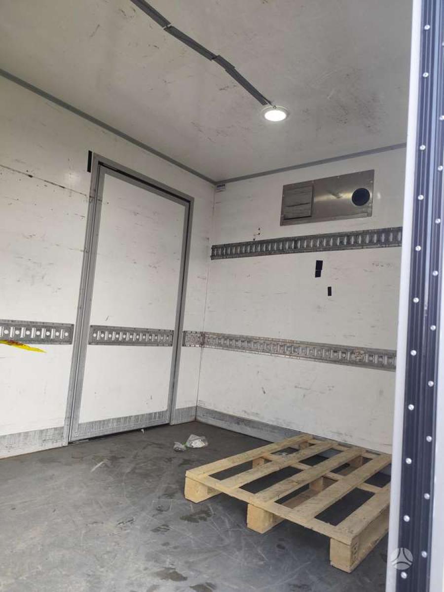 Black Volkswagen Crafter 2020 in Klaipeda, with an engine capacity of 1.97 L and mileage of 363 thousand km for 10900 €, photo 22 on AUTOMOTO.COM.LV