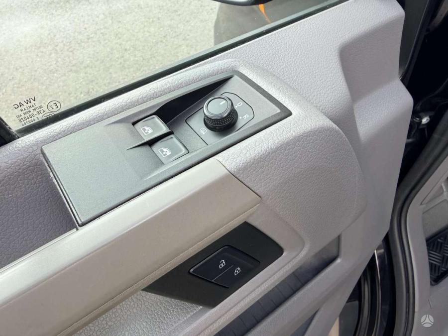 Black Volkswagen Crafter 2020 in Kaunas, with an engine capacity of 1.97 L and mileage of 207 thousand km for 10300 €, photo 11 on AUTOMOTO.COM.LV