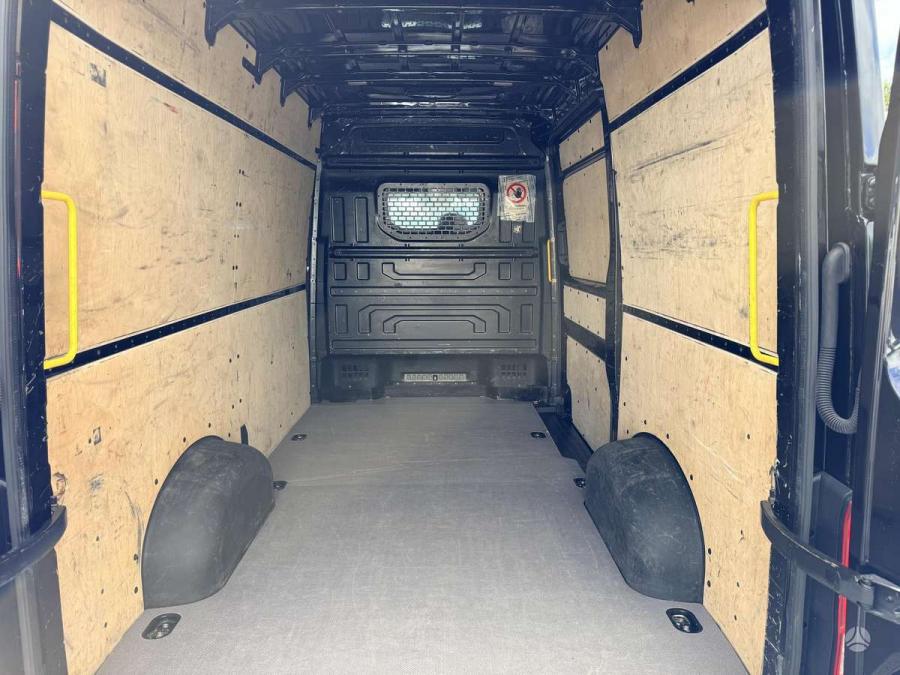 Black Volkswagen Crafter 2020 in Kaunas, with an engine capacity of 1.97 L and mileage of 207 thousand km for 10300 €, photo 19 on AUTOMOTO.COM.LV