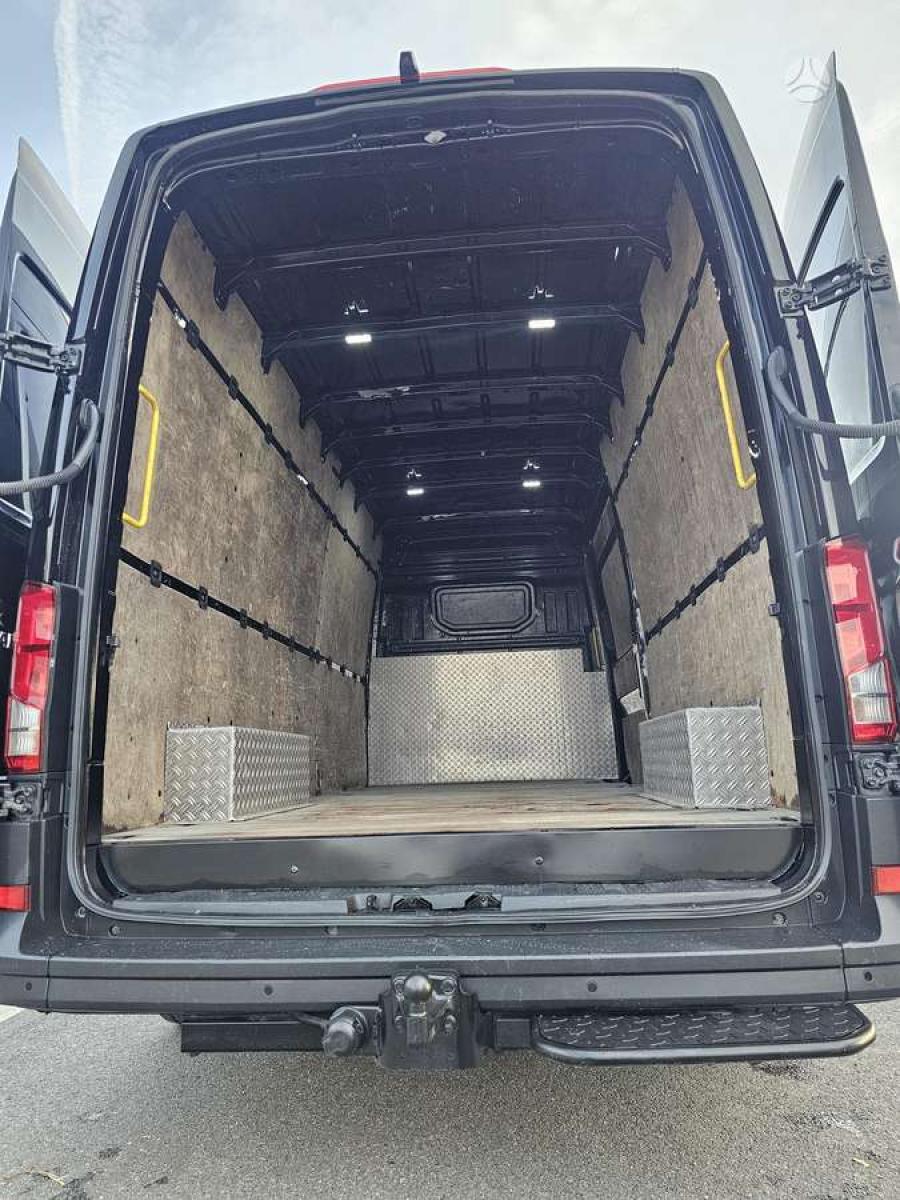 Black Volkswagen Crafter 2021 in Marijampole, with an engine capacity of 2.00 L and mileage of 170 thousand km for 18900 €, photo 31 on AUTOMOTO.COM.LV