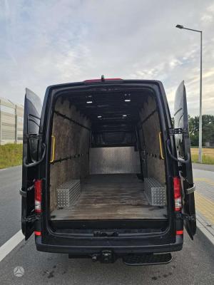 Black Volkswagen Crafter 2021 in Marijampole, with an engine capacity of 2.00 L and mileage of 170 thousand km for 18900 €, photo 32 on AUTOMOTO.COM.LV