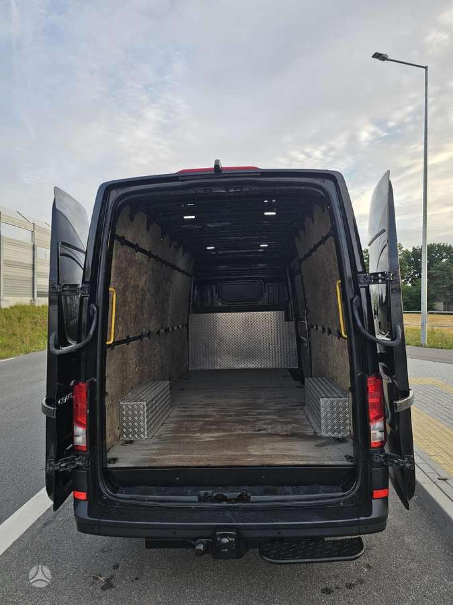Black Volkswagen Crafter 2021 in Marijampole, with an engine capacity of 2.00 L and mileage of 170 thousand km for 18900 €, photo 32 on AUTOMOTO.COM.LV