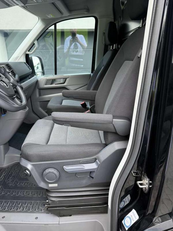Melns Volkswagen Crafter 2023 Jonava, ar dzinēja tilpumu 2.00 L un nobraukumu 165 tūkst. km par 23300 €, foto 9 vietnē AUTOMOTO.COM.LV