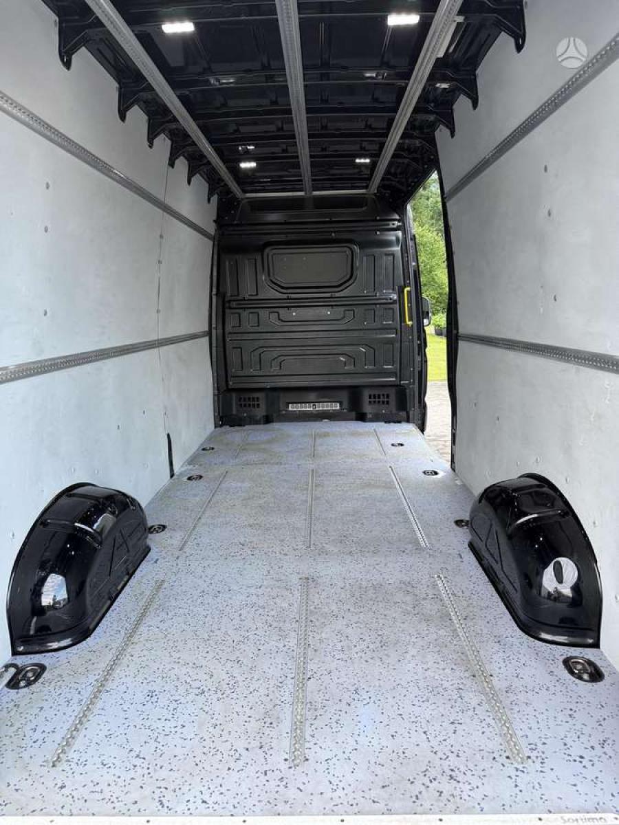 Melns Volkswagen Crafter 2023 Jonava, ar dzinēja tilpumu 2.00 L un nobraukumu 165 tūkst. km par 23300 €, foto 20 vietnē AUTOMOTO.COM.LV
