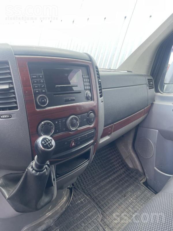 Melns Volkswagen Crafter 2010 Rīga, ar dzinēja tilpumu 2.50 L un nobraukumu 426 tūkst. km par 4600 €, foto 7 vietnē AUTOMOTO.COM.LV