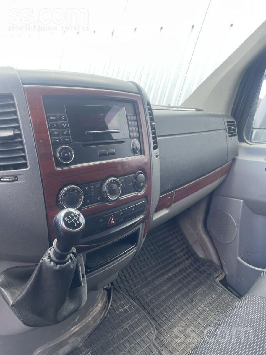 Melns Volkswagen Crafter 2010 Rīga, ar dzinēja tilpumu 2.50 L un nobraukumu 426 tūkst. km par 4600 €, foto 8 vietnē AUTOMOTO.COM.LV