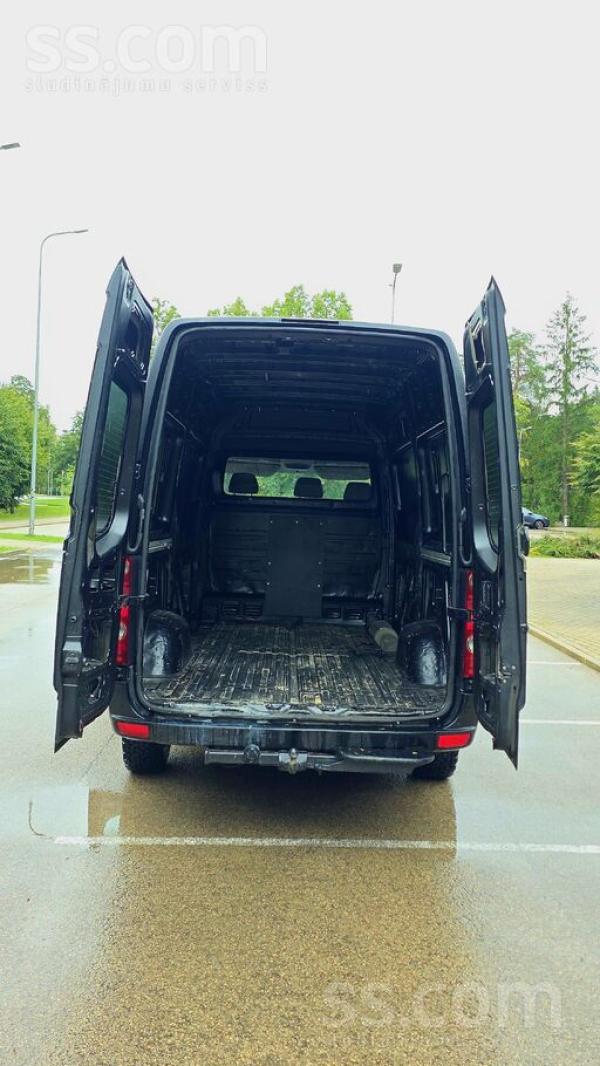 Melns Volkswagen Crafter 2010 Ogre, ar dzinēja tilpumu 2.50 L un nobraukumu 387 tūkst. km par 5950 €, foto 7 vietnē AUTOMOTO.COM.LV