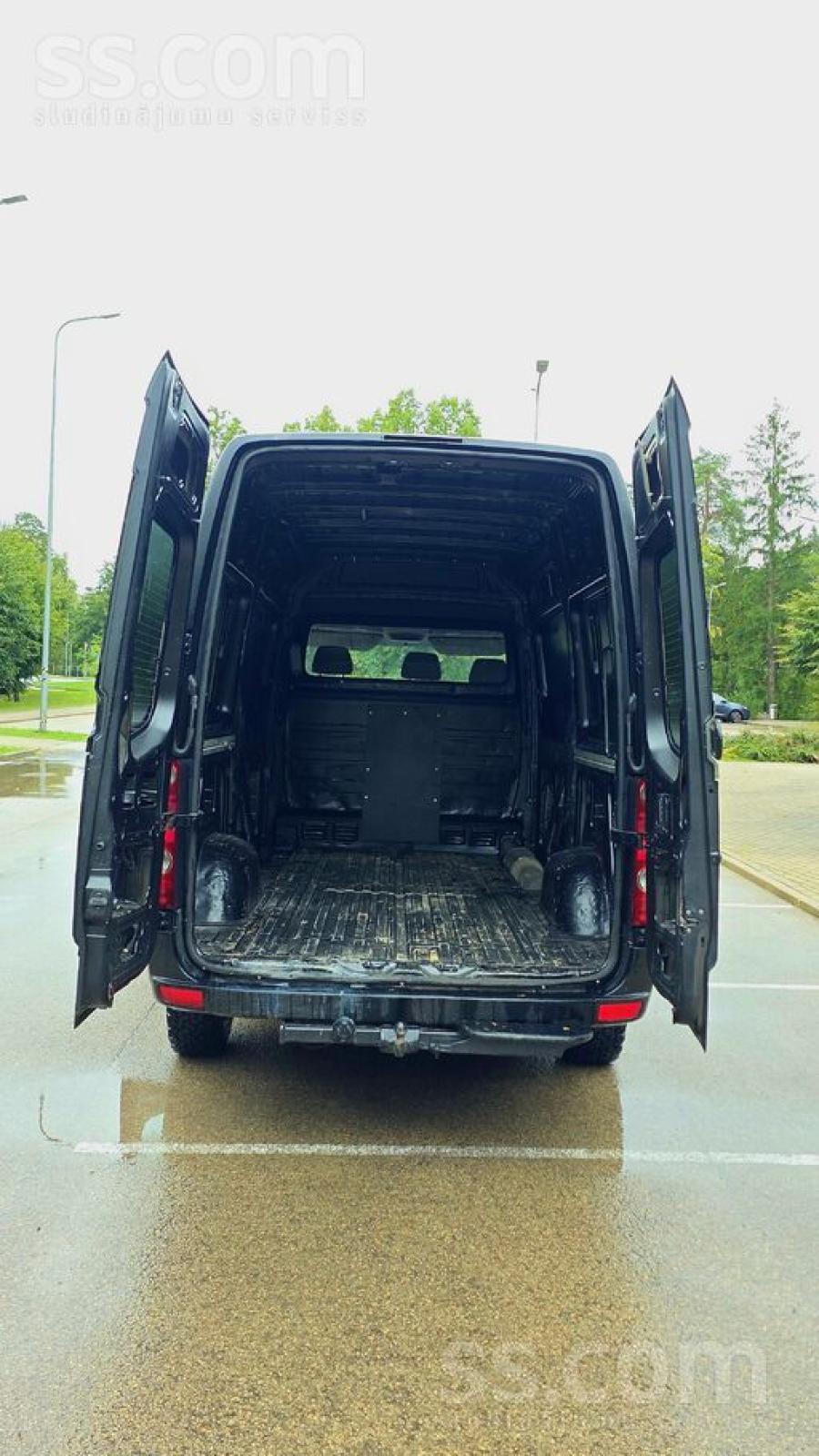 Melns Volkswagen Crafter 2010 Ogre, ar dzinēja tilpumu 2.50 L un nobraukumu 387 tūkst. km par 5950 €, foto 7 vietnē AUTOMOTO.COM.LV