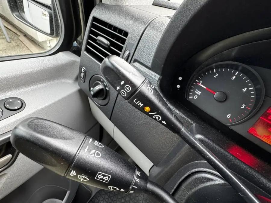 Melns Volkswagen Crafter 2014 Daugavpils, ar dzinēja tilpumu 2.00 L un nobraukumu 380 tūkst. km par 13500 €, foto 18 vietnē AUTOMOTO.COM.LV