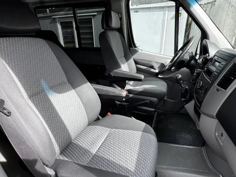 Melns Volkswagen Crafter 2014 Daugavpils, ar dzinēja tilpumu 2.00 L un nobraukumu 380 tūkst. km par 13500 €, foto 20 vietnē AUTOMOTO.COM.LV