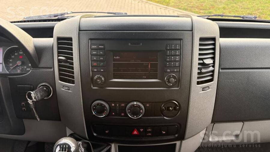 Melns Volkswagen Crafter 2016 Liepāja, ar dzinēja tilpumu 2.00 L un nobraukumu 285 tūkst. km par 13850 €, foto 17 vietnē AUTOMOTO.COM.LV