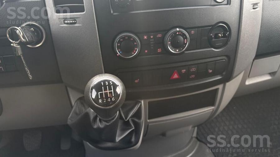 Melns Volkswagen Crafter 2016 Liepāja, ar dzinēja tilpumu 2.00 L un nobraukumu 285 tūkst. km par 13850 €, foto 22 vietnē AUTOMOTO.COM.LV