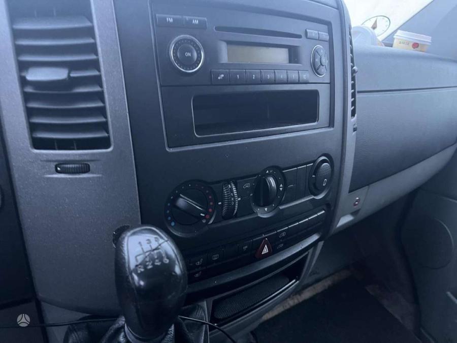 Zils Volkswagen Crafter 2007 Kauņa, ar dzinēja tilpumu 2.50 L un nobraukumu 380 tūkst. km par 4600 €, foto 13 vietnē AUTOMOTO.COM.LV