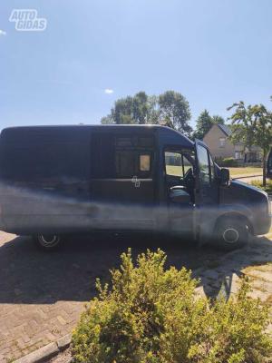 Blue Volkswagen Crafter 2008 in Vilnius, with an engine capacity of 2.50 L and mileage of 330 thousand km for 7999 €, photo 6 on AUTOMOTO.COM.LV