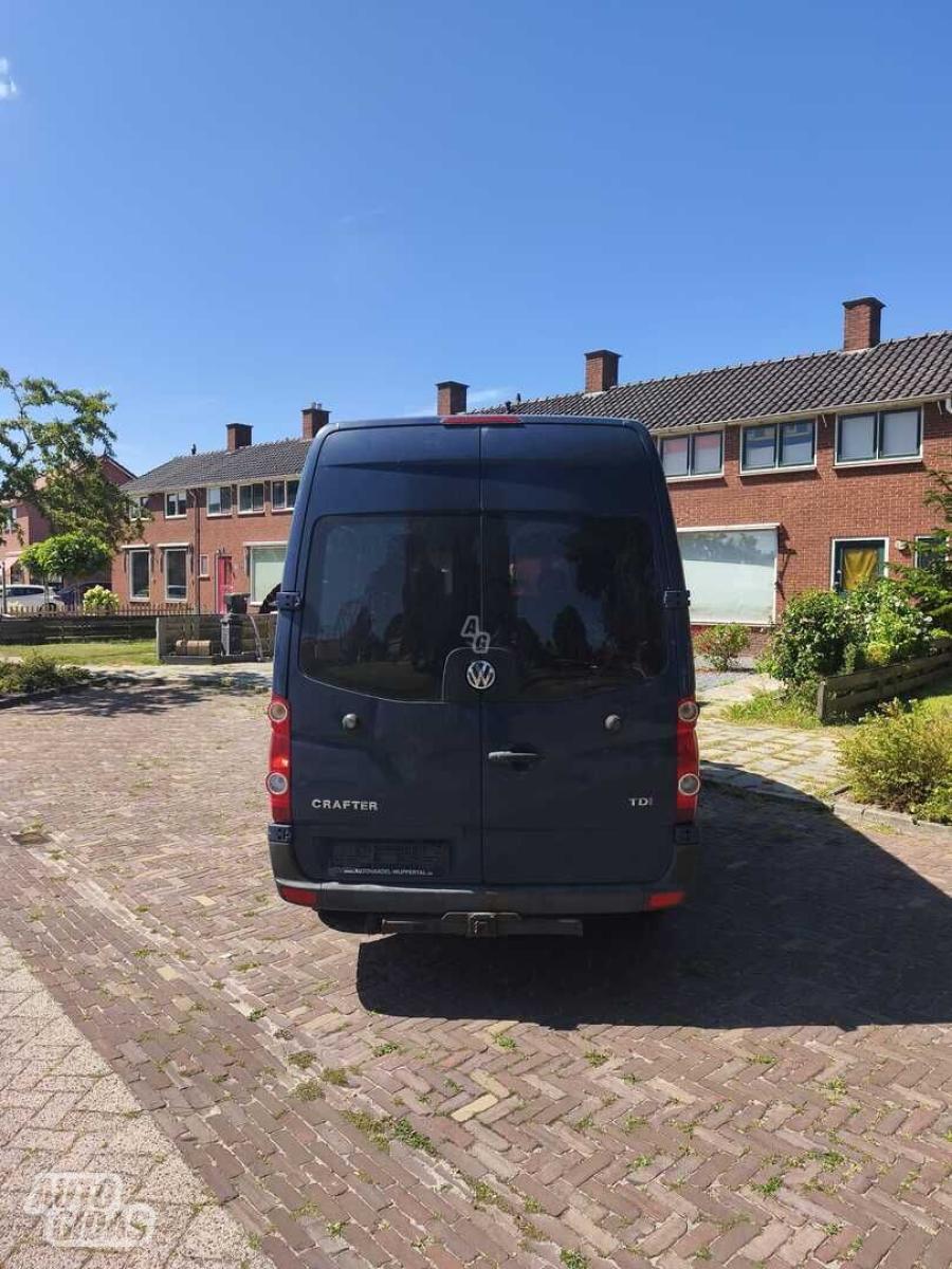 Blue Volkswagen Crafter 2008 in Vilnius, with an engine capacity of 2.50 L and mileage of 330 thousand km for 7999 €, photo 7 on AUTOMOTO.COM.LV