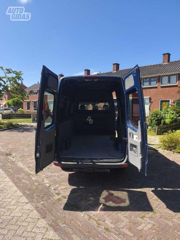 Blue Volkswagen Crafter 2008 in Vilnius, with an engine capacity of 2.50 L and mileage of 330 thousand km for 7999 €, photo 8 on AUTOMOTO.COM.LV