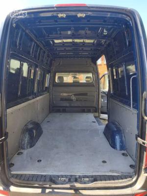 Blue Volkswagen Crafter 2008 in Vilnius, with an engine capacity of 2.50 L and mileage of 330 thousand km for 7999 €, photo 9 on AUTOMOTO.COM.LV