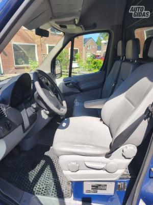Blue Volkswagen Crafter 2008 in Vilnius, with an engine capacity of 2.50 L and mileage of 330 thousand km for 7999 €, photo 14 on AUTOMOTO.COM.LV