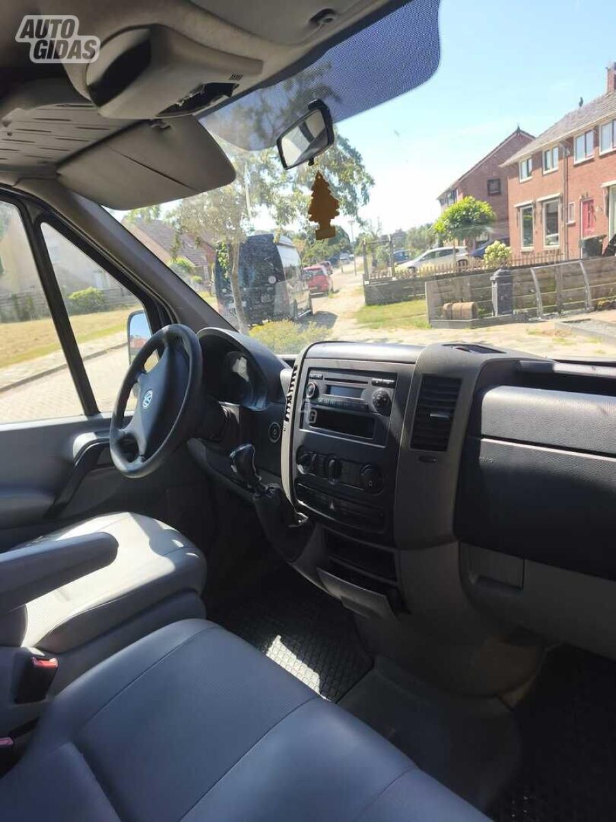 Blue Volkswagen Crafter 2008 in Vilnius, with an engine capacity of 2.50 L and mileage of 330 thousand km for 7999 €, photo 17 on AUTOMOTO.COM.LV