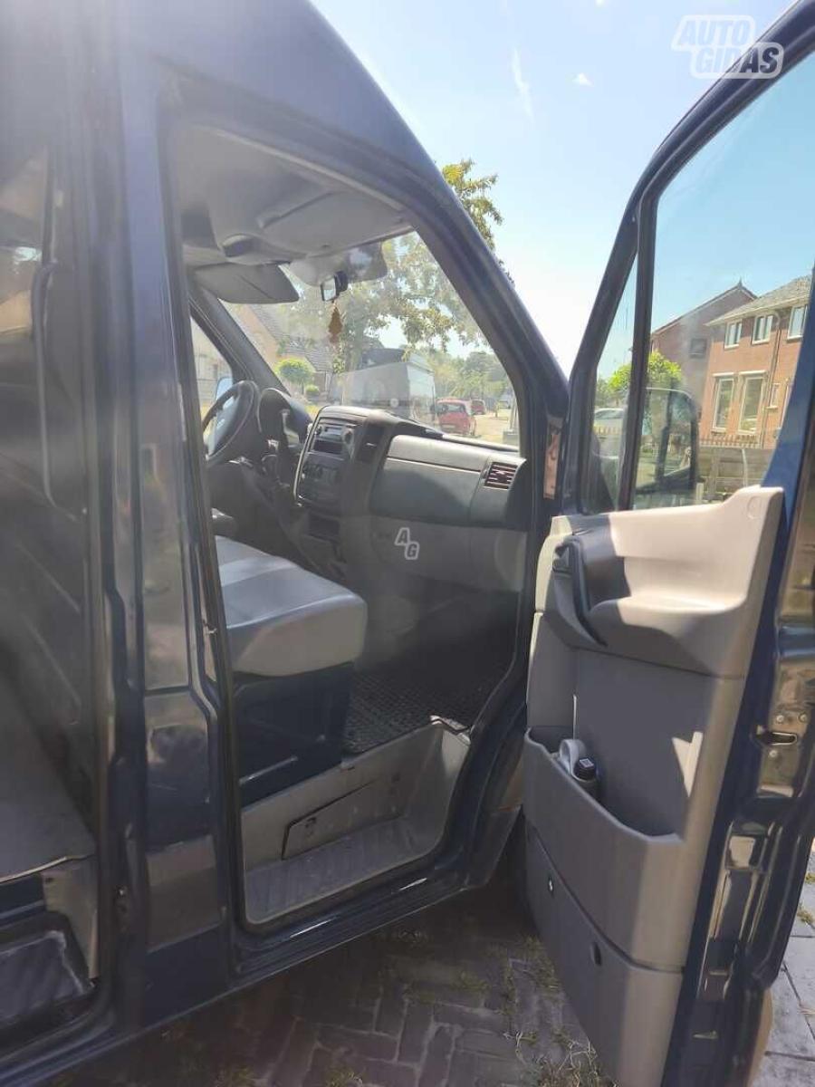 Blue Volkswagen Crafter 2008 in Vilnius, with an engine capacity of 2.50 L and mileage of 330 thousand km for 7999 €, photo 18 on AUTOMOTO.COM.LV