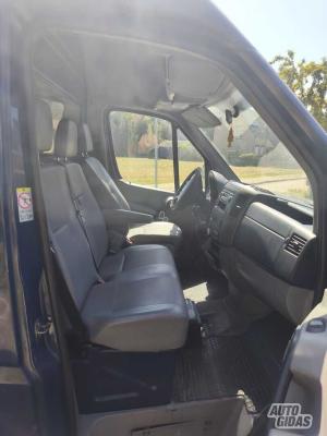 Blue Volkswagen Crafter 2008 in Vilnius, with an engine capacity of 2.50 L and mileage of 330 thousand km for 7999 €, photo 19 on AUTOMOTO.COM.LV