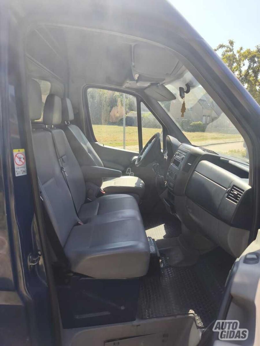 Blue Volkswagen Crafter 2008 in Vilnius, with an engine capacity of 2.50 L and mileage of 330 thousand km for 7999 €, photo 19 on AUTOMOTO.COM.LV