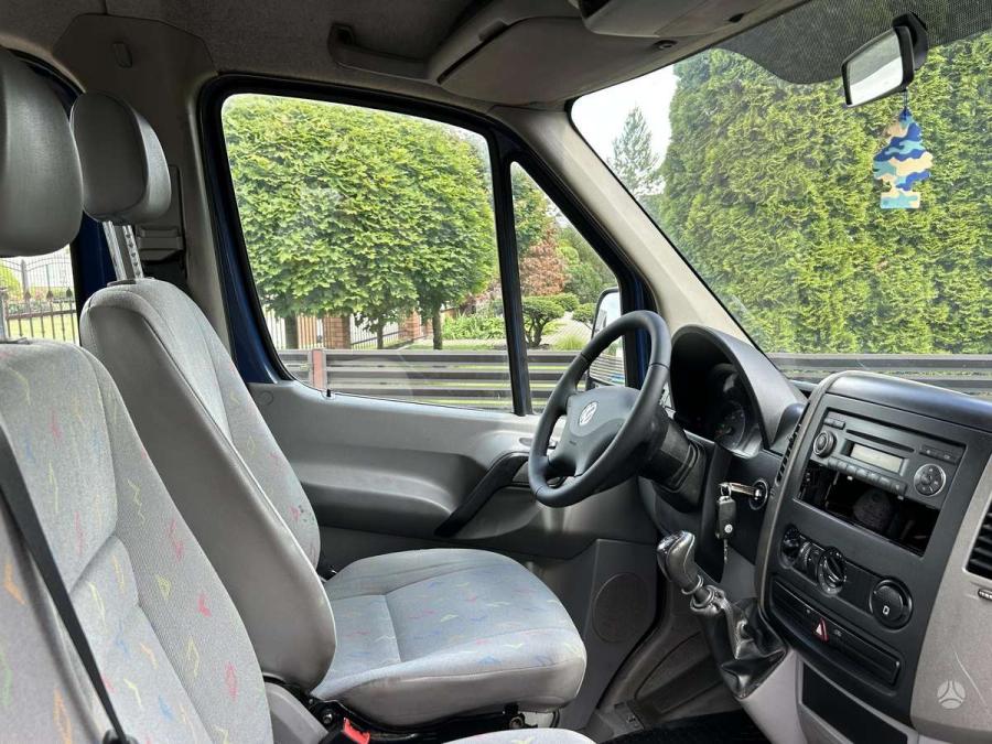 Zils Volkswagen Crafter 2010 Kauņa, ar dzinēja tilpumu 2.50 L un nobraukumu 185 tūkst. km par 5880 €, foto 12 vietnē AUTOMOTO.COM.LV