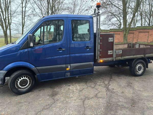 Blue Volkswagen Crafter 2013 in Siauliai, with an engine capacity of 1.97 L and mileage of 217 thousand km for 7800 €, photo 4 on AUTOMOTO.COM.LV