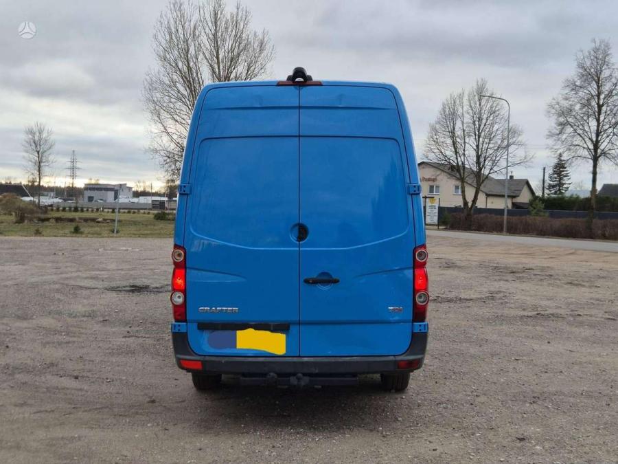 Blue Volkswagen Crafter 2014 in Taurage, with an engine capacity of 2.00 L and mileage of 318 thousand km for 6800 €, photo 6 on AUTOMOTO.COM.LV
