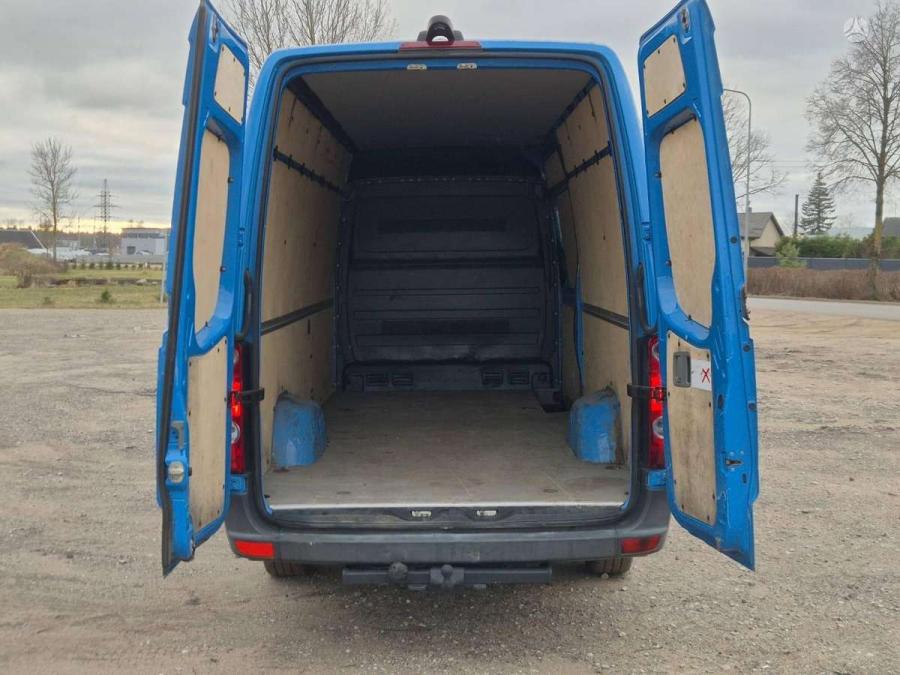 Blue Volkswagen Crafter 2014 in Taurage, with an engine capacity of 2.00 L and mileage of 318 thousand km for 6800 €, photo 7 on AUTOMOTO.COM.LV