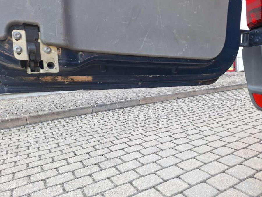 Blue Volkswagen Crafter 2014 in Dobele, with an engine capacity of 2.00 L and mileage of 215 thousand km for 9700 €, photo 12 on AUTOMOTO.COM.LV