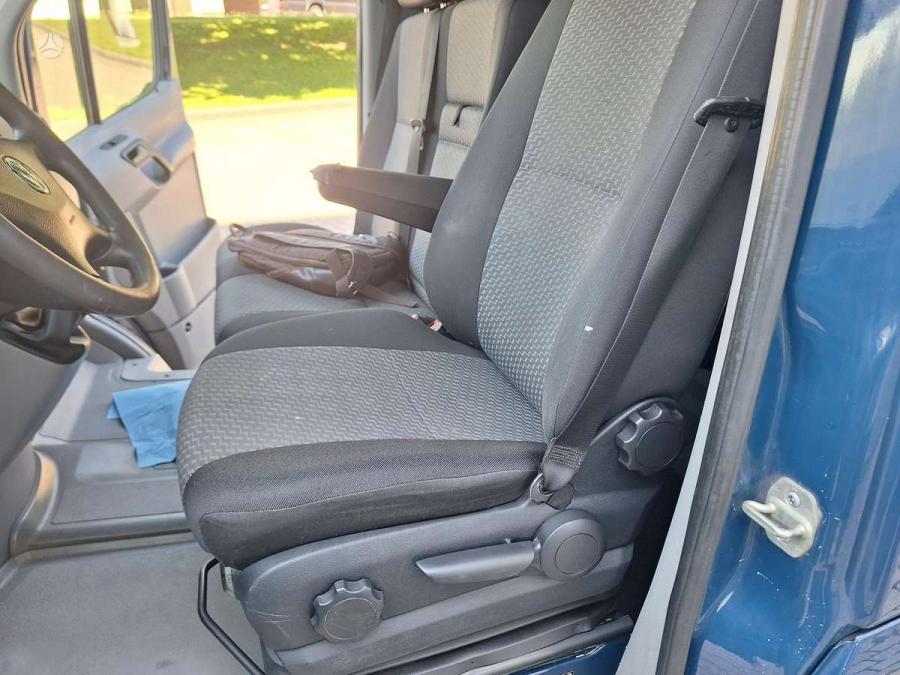 Blue Volkswagen Crafter 2014 in Dobele, with an engine capacity of 2.00 L and mileage of 215 thousand km for 9700 €, photo 19 on AUTOMOTO.COM.LV