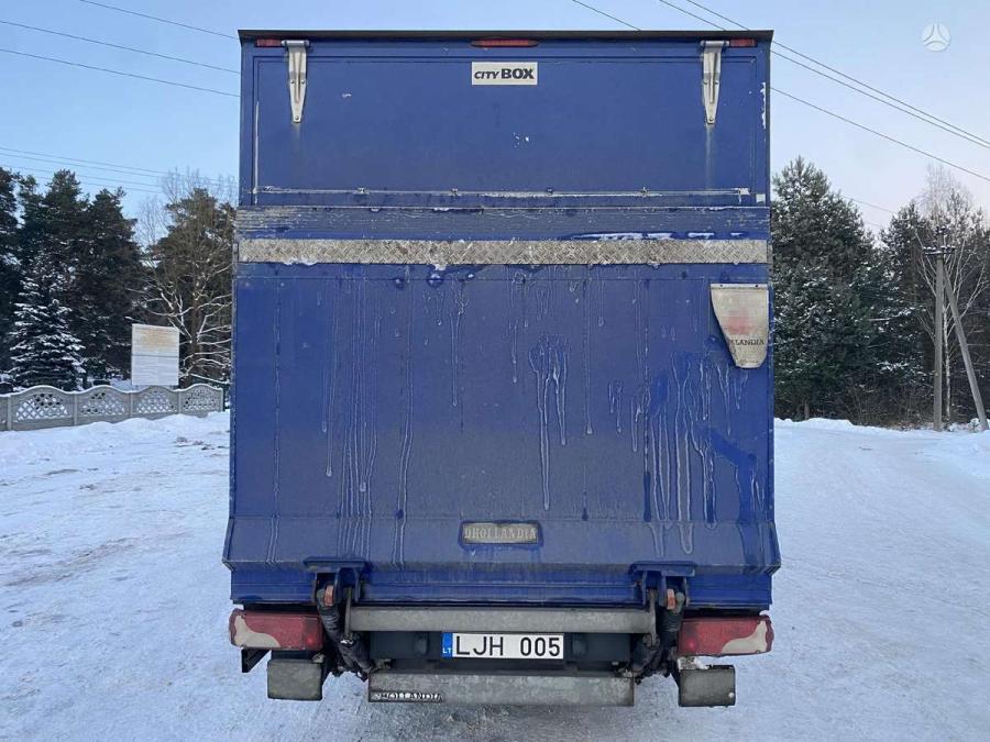 Blue Volkswagen Crafter 2015 in Kaunas, with an engine capacity of 2.00 L and mileage of 408 thousand km for 11900 €, photo 9 on AUTOMOTO.COM.LV