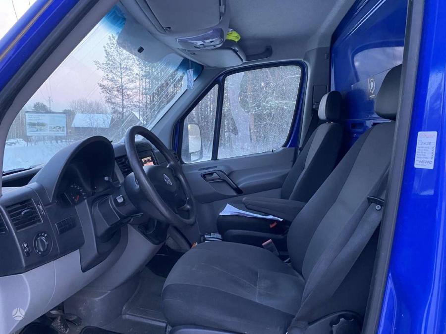 Blue Volkswagen Crafter 2015 in Kaunas, with an engine capacity of 2.00 L and mileage of 408 thousand km for 11900 €, photo 17 on AUTOMOTO.COM.LV