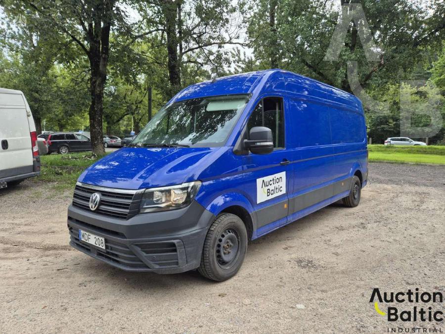 Blue Volkswagen Crafter 2019 in Vilnius, with an engine capacity of 1.97 L and mileage of 302 thousand km for 9075 €, photo 1 on AUTOMOTO.COM.LV